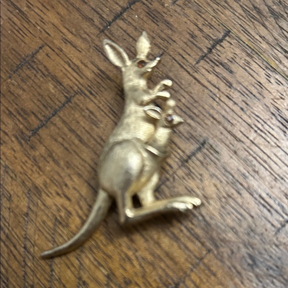 Avon | Jewelry | Vintage Avon Gold Kangaroo Pin | Poshmark